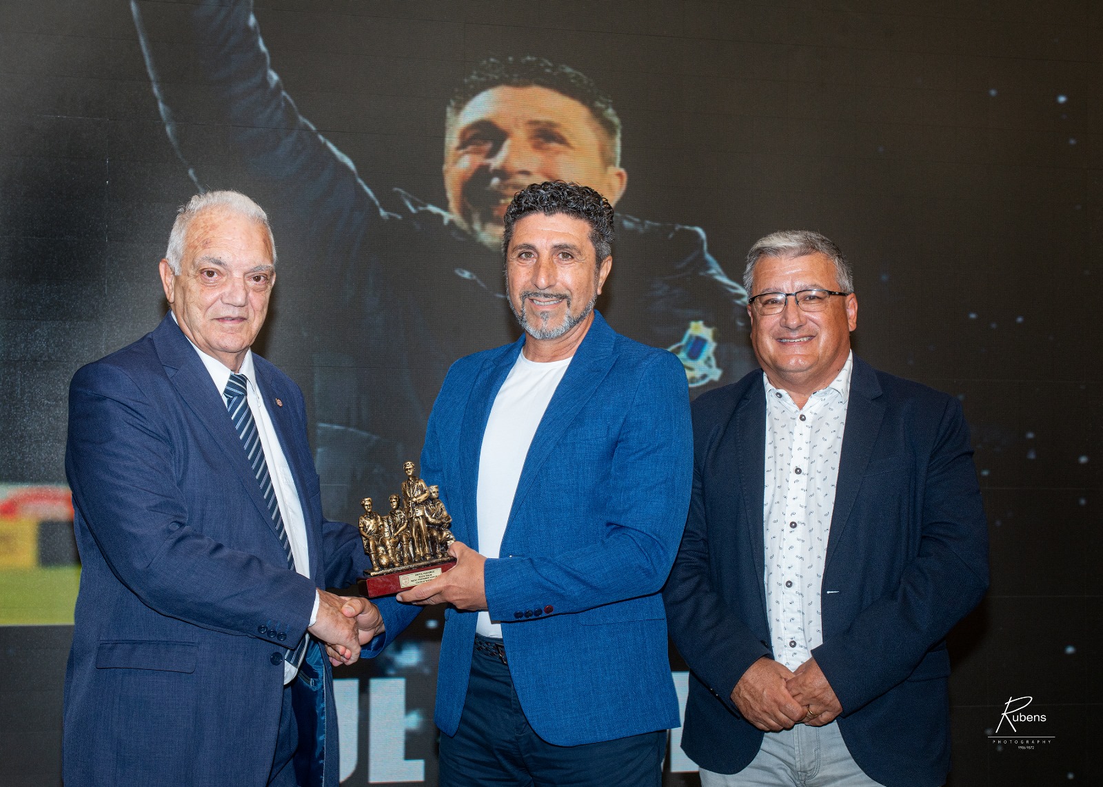 Paul Zammit voted Best Premier League coach in MFCA Awards ...